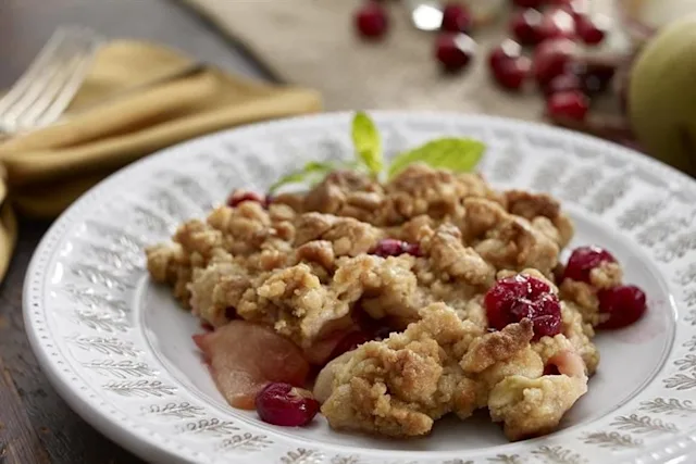 Easy Cranberry Apple Crisp Recipe - Easy Fall Dessert