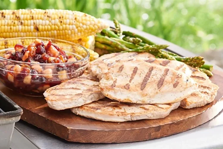 Grilled Turkey Cutlets with Spicy Cranberry Chutney Recipe | Ocean Spray®