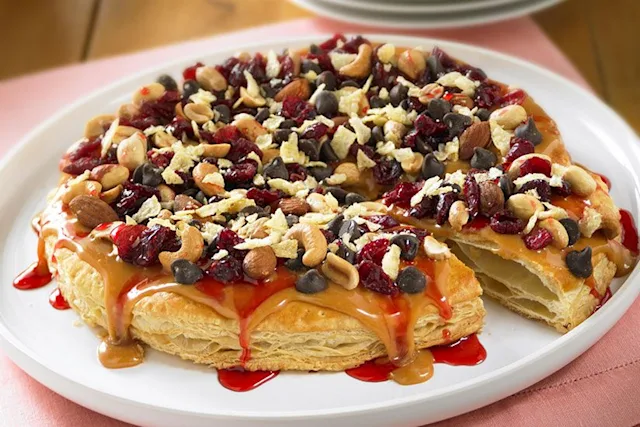 Cranberry Turtle Dessert Pizza - Delicious Dessert Recipe